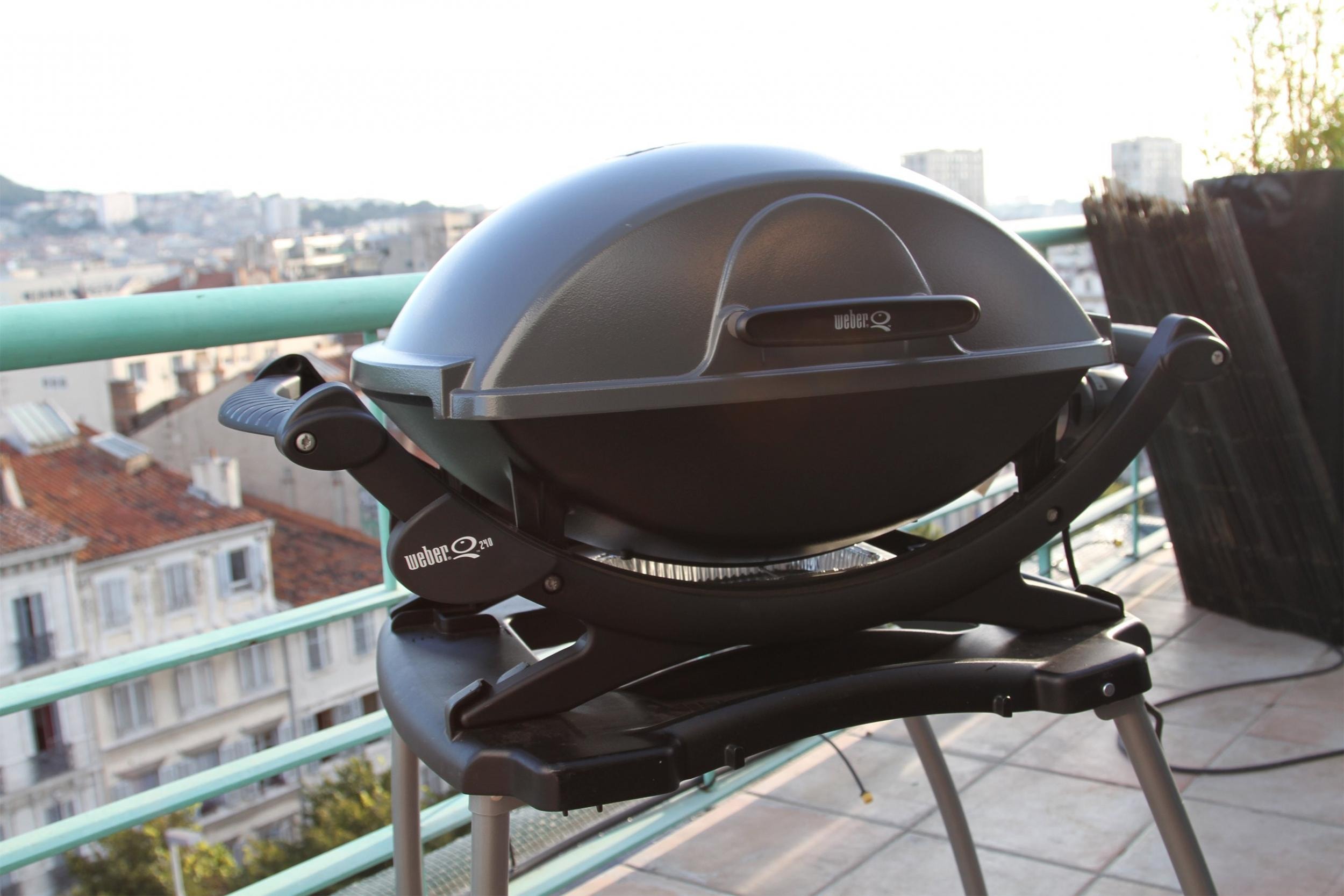 Barbecue électrique WEBER Q240 Pas Cher - UBALDI.com