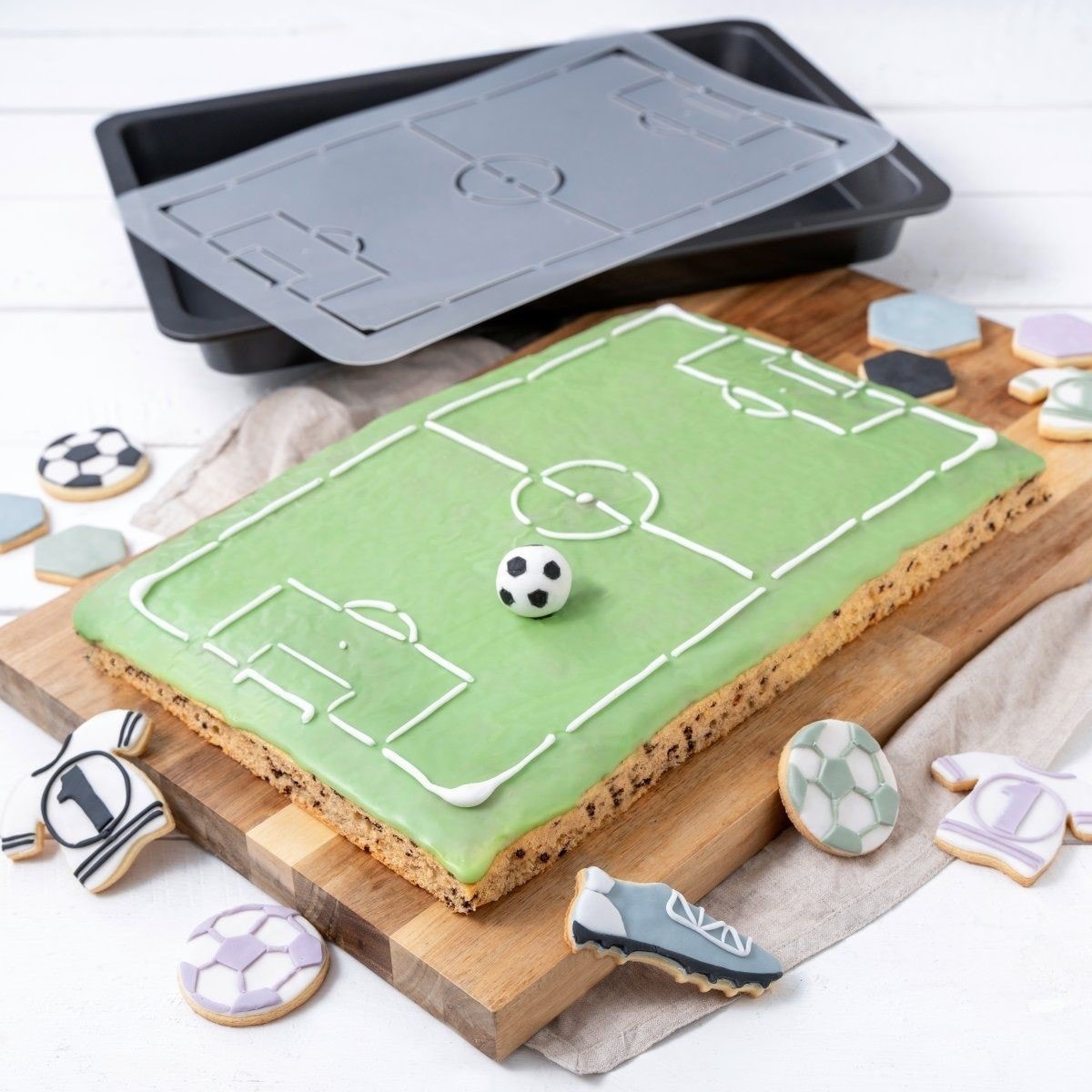 Plaque de four avec pochoir pour gâteau terrain de foot zenker spécial ...
