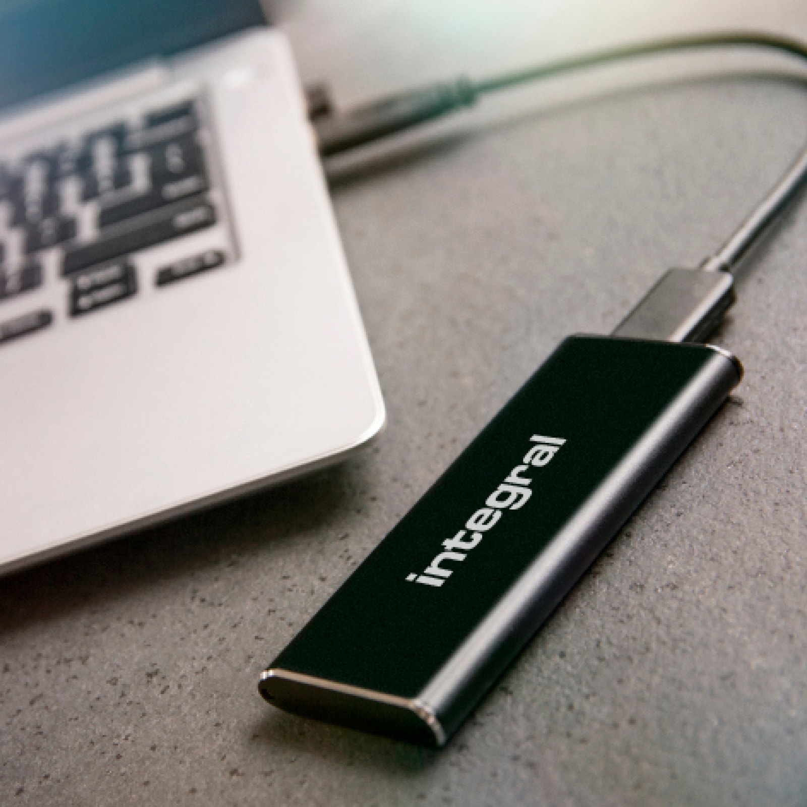 Disque SSD externe INTEGRAL SlimpXpress 2Tb Pas Cher - UBALDI.com